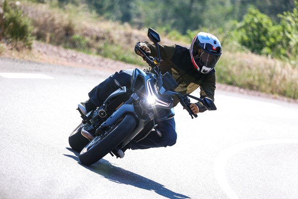 Video: Die mischt die Klasse auf! CFMOTO NK 800 Sport und NK800 Advance ...