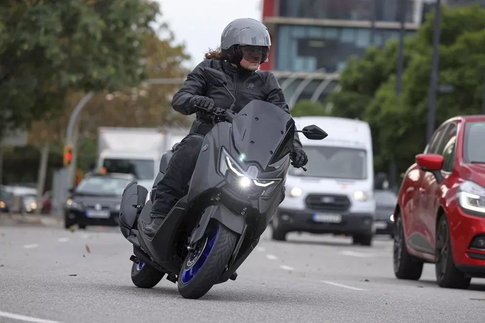 Test de la Yamaha NMAX 125 2025 - Expériences, consommation, prix