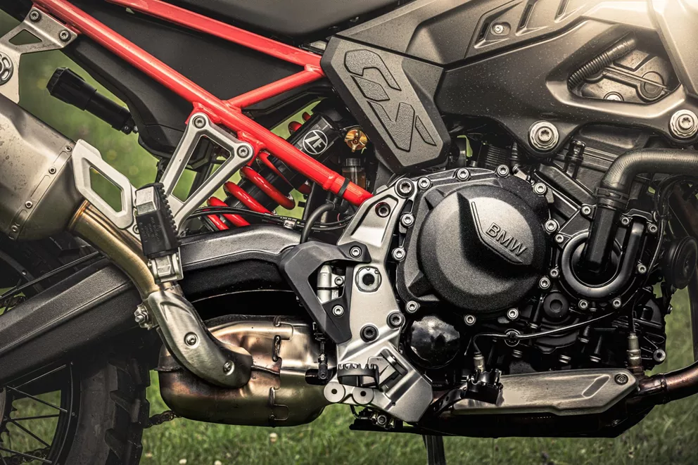 BMW R 1300 GS vs. BMW F 900 GS Country Road Test & Comparison