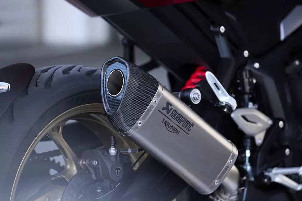 Triumph Trident 800 2026 Review: Triple-Cylinder Naked Bike