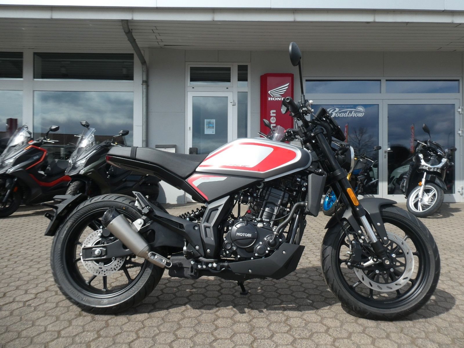 Neumotorrad: Motobi DL 125 Cafe Racer, 4.190,00 EUR