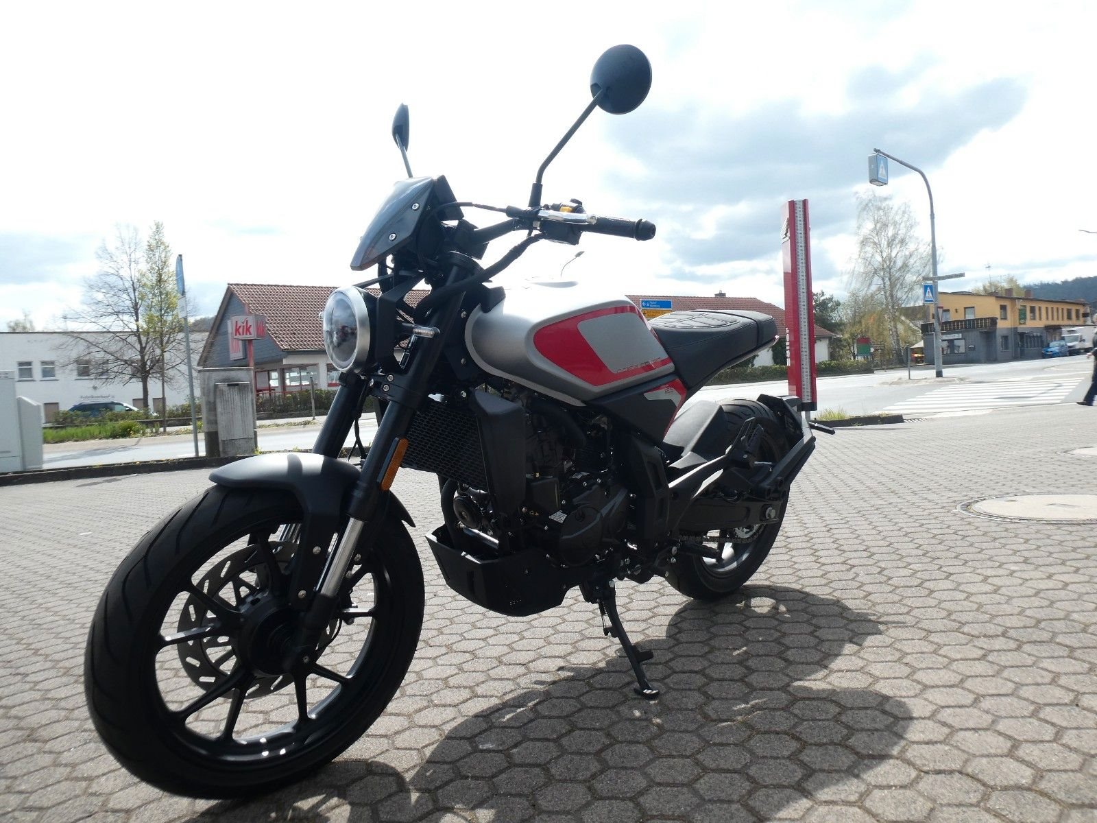 Neumotorrad: Motobi DL 125 Cafe Racer, 4.190,00 EUR