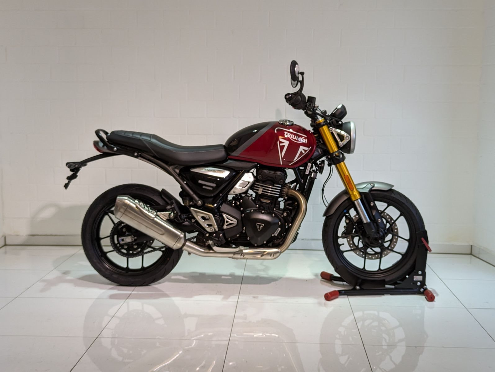 Motorrad Triumph Speed 400, CARNIVAL RED ALLE FARBEN BRANDNEU, Baujahr ...