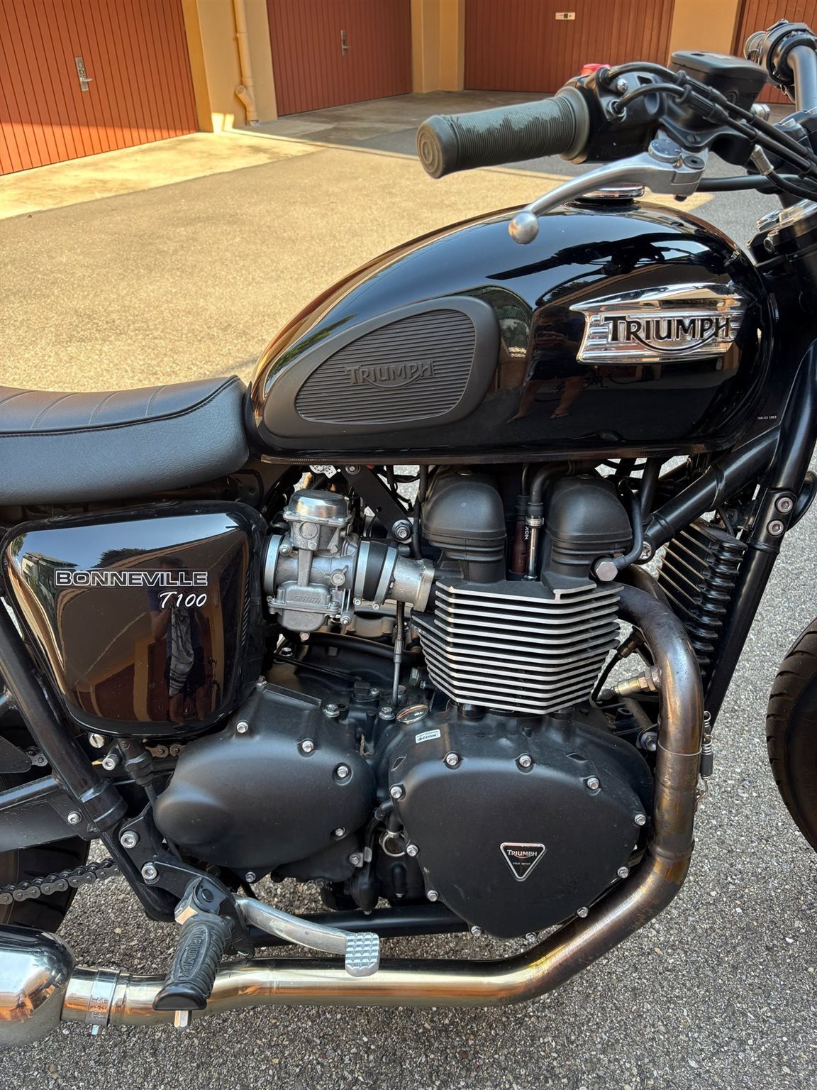 Moto d'occasion Triumph Bonneville T100 Black, EZ: 2015, 9 112 km, 4 500,00 CHF