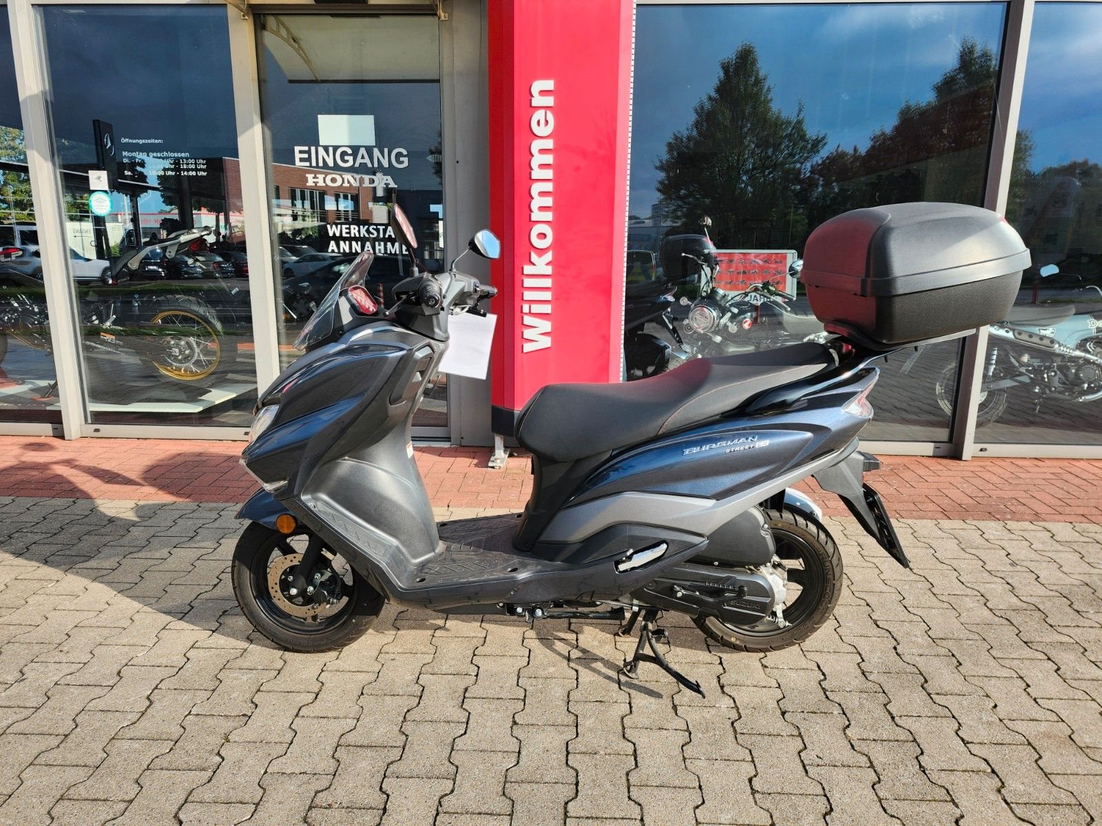 Gebrauchte Suzuki Burgman 125, Grau UB 125, Baujahr: 2023, 2447 km ...