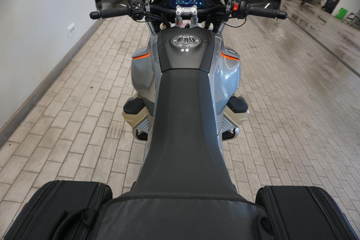 Gebrauchte Moto Guzzi V100 Mandello S, EZ: 2023, 12.900 km, 12.990,00 EUR