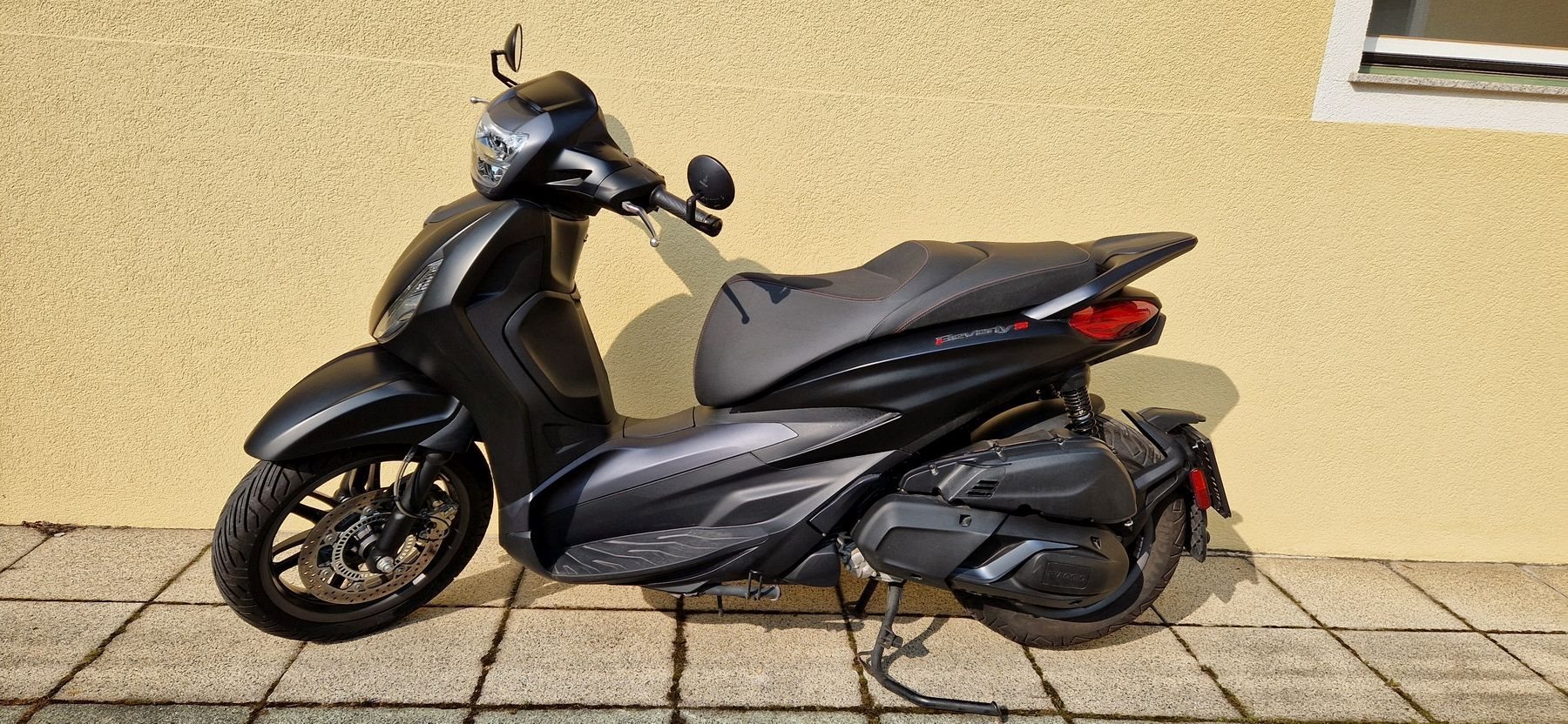 Gebrauchte Piaggio Beverly S 400 hpe, EZ: 2022, 1.350 km, 4.600,00 EUR
