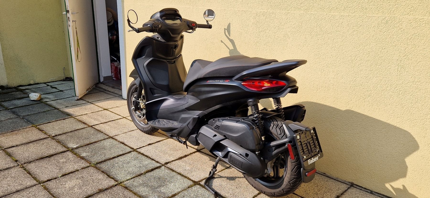 Gebrauchte Piaggio Beverly S 400 hpe, EZ: 2022, 1.350 km, 4.600,00 EUR