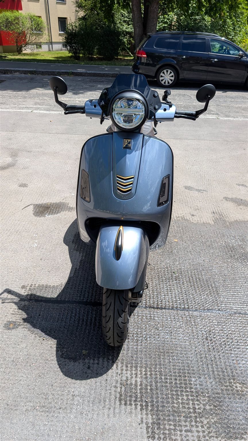 Gebrauchte Vespa GTS 300, EZ: 2018, 9.176 km, 5.250,00 EUR