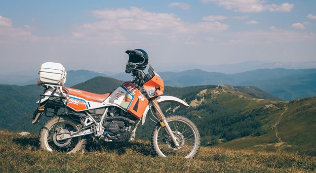 Motorrad Vergleich Kawasaki KLR 500 1987 vs. Honda CB650R 2020