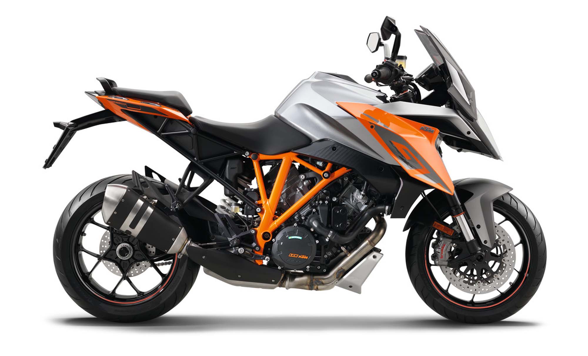 KTM 1290 Super Duke GT 2016 vs Yamaha MT-10 2023