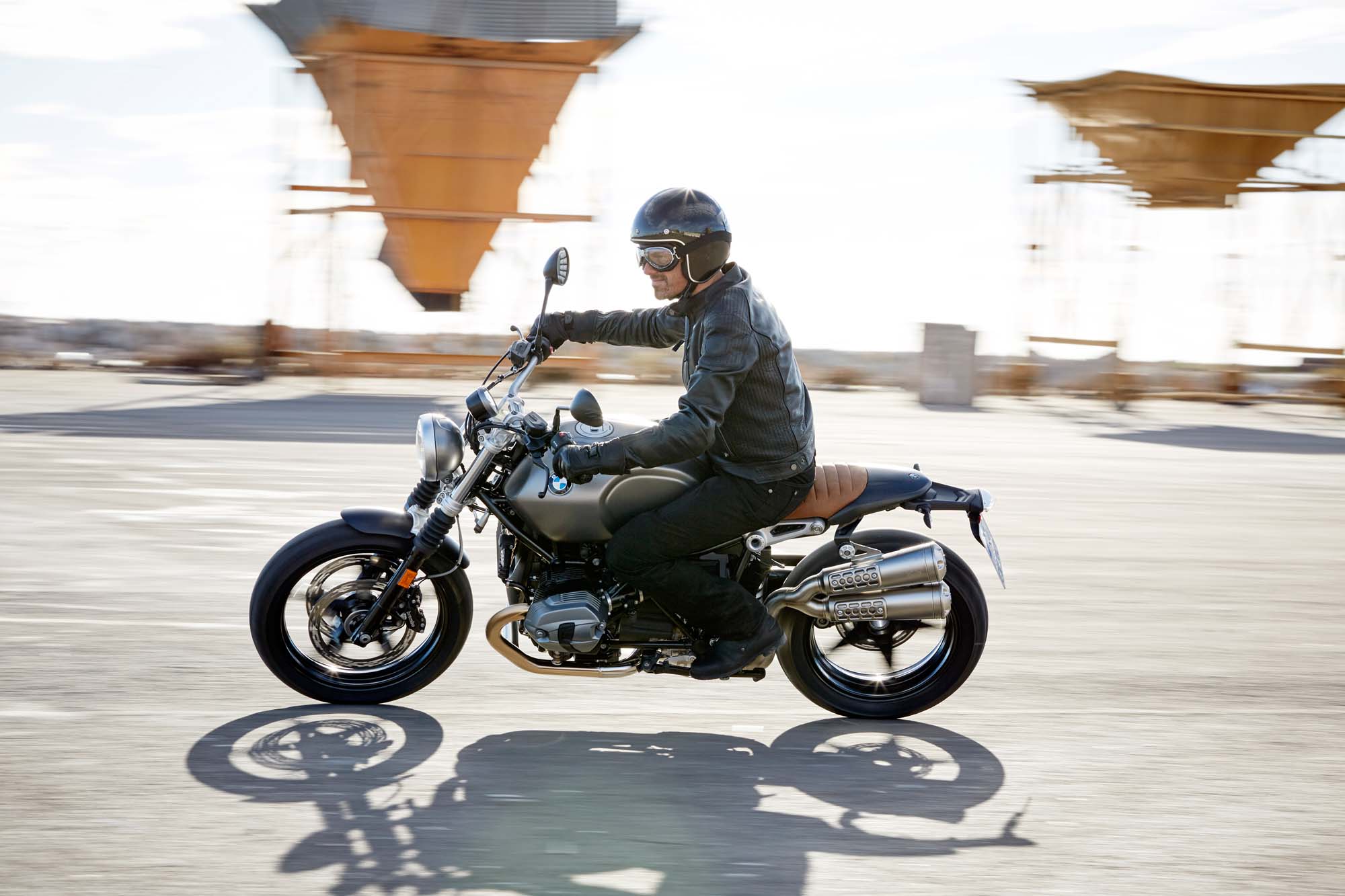 Motorrad Vergleich Triumph Scrambler 1200 XC 2021 vs. BMW R nineT ...