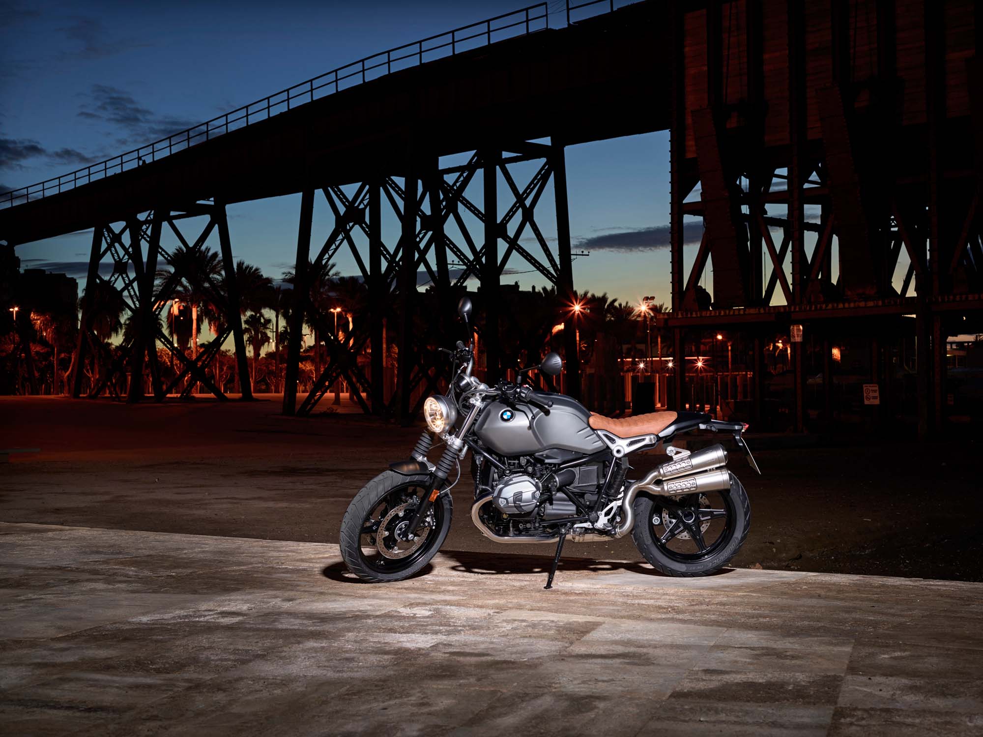 Motorrad Vergleich BMW R nineT Scrambler 2016 vs. Triumph Scrambler 2015