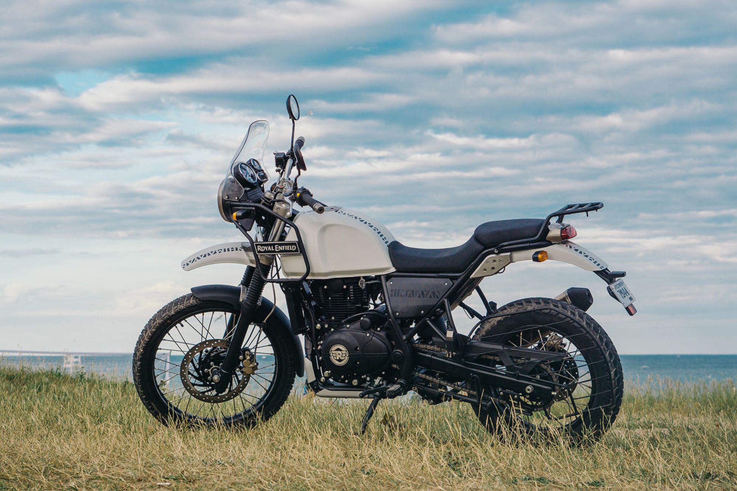 Motorrad Vergleich Royal Enfield Himalayan 2017 vs. Royal Enfield ...