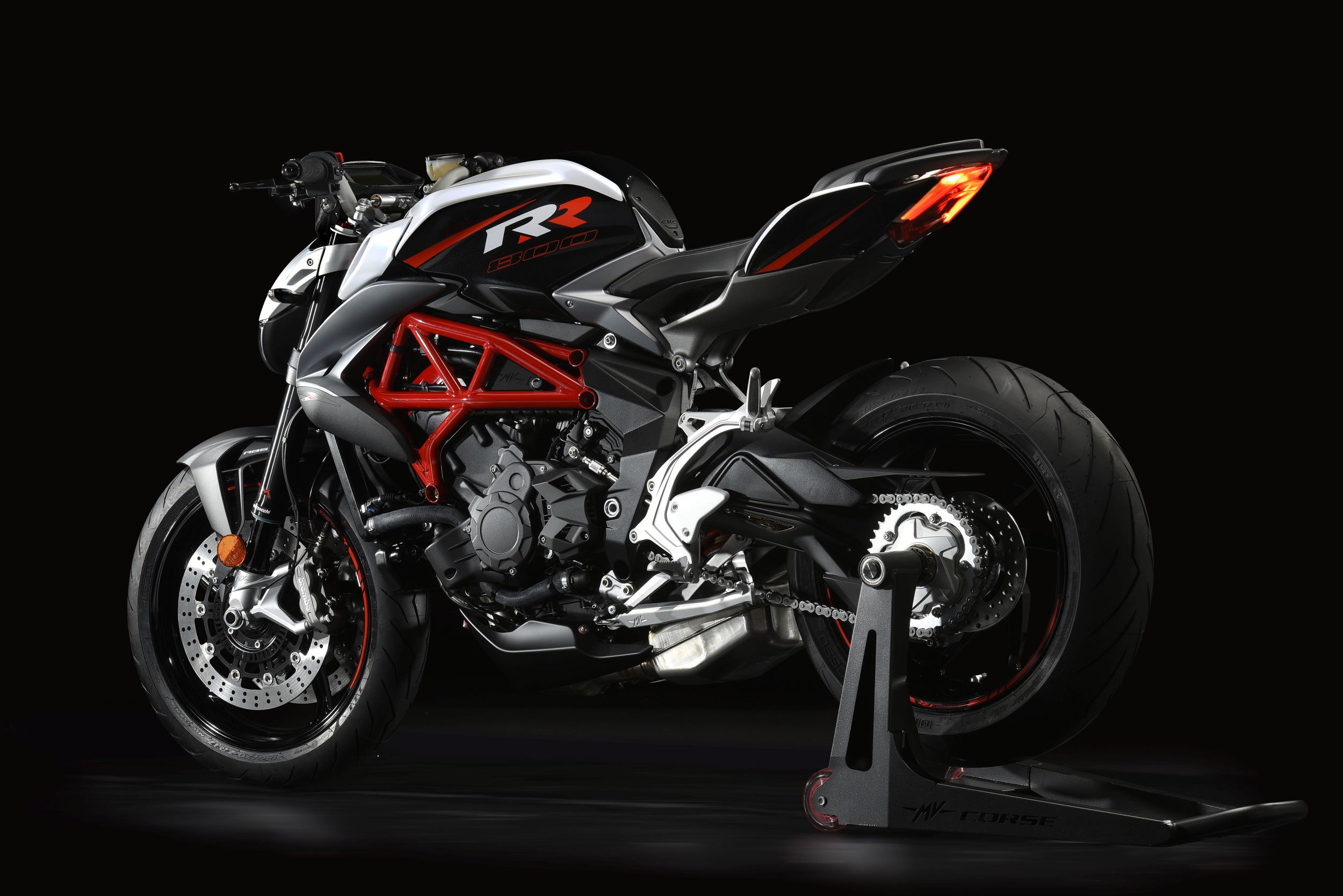 Motorrad Vergleich KTM 890 Duke R 2021 vs. MV Agusta Brutale 800 RR 2018