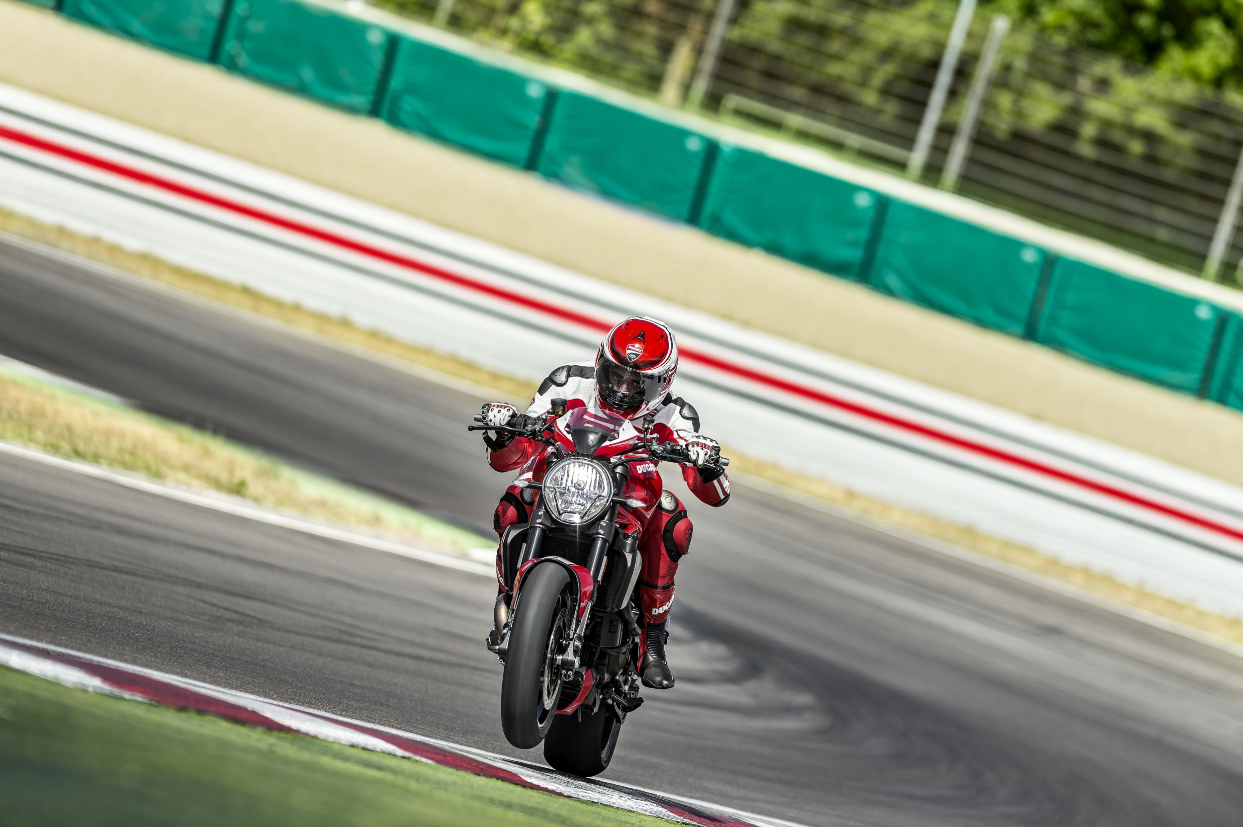 Motorrad Vergleich Ducati Monster 1200 R 2019 vs. Ducati Streetfighter ...