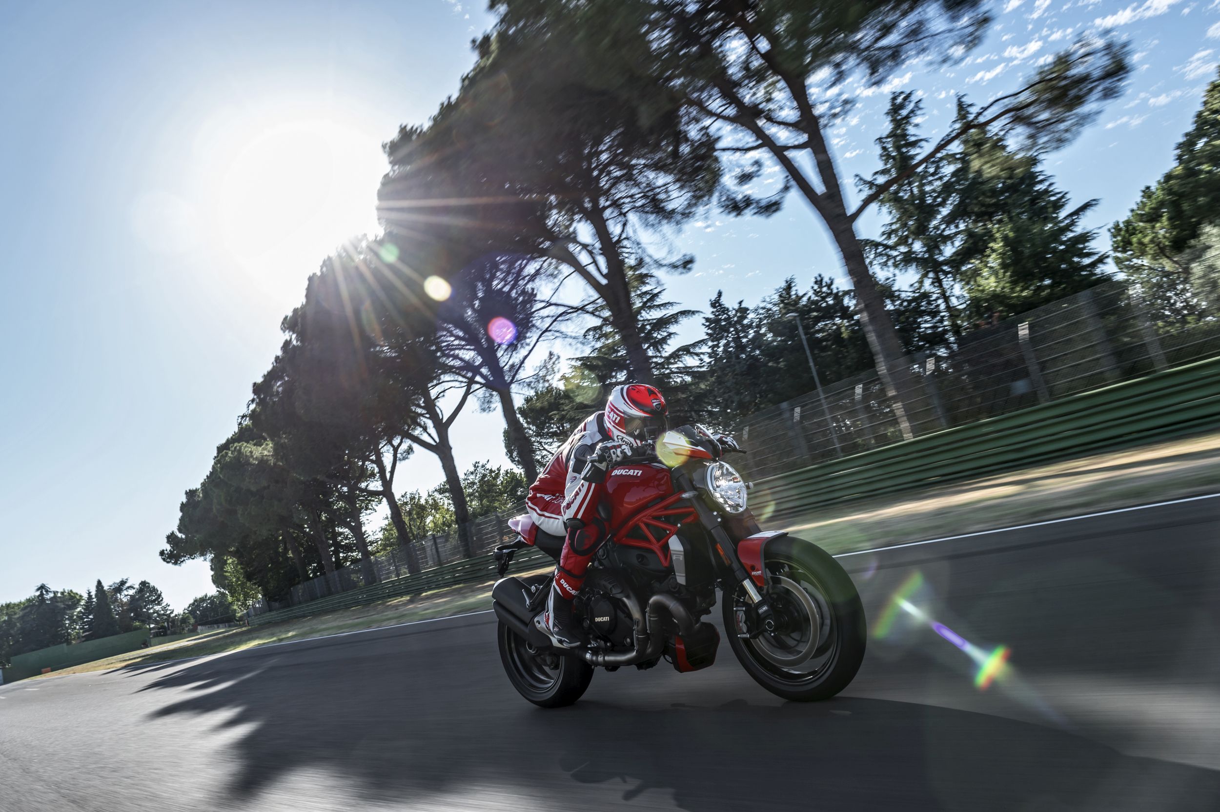 Motorrad Vergleich Ducati Monster 1200 R 2019 vs. BMW R 1250 R 2019