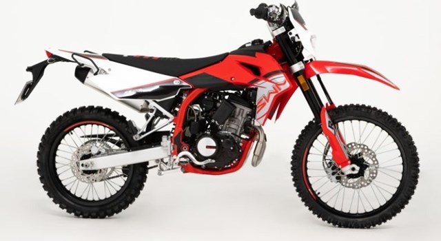 Motorrad Vergleich SWM RS 125 R 2023 vs. SWM Ace of Spades 125 2023