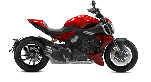 Motorrad Vergleich Benelli 502 C 2024 vs. Ducati Diavel V4 2024