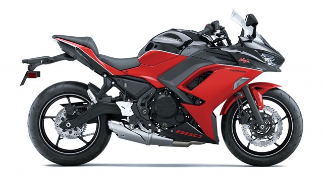 Motorrad Vergleich Kawasaki Ninja 650 40th Anniversary 2024 vs. Honda ...