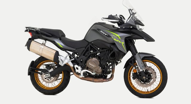 Motorrad Vergleich QJ Motor SRT 700 X 2024 vs. Benelli TRK 702 X 2024