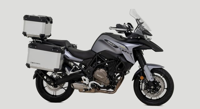 Motorrad Vergleich Benelli TRK 702 2024 vs. QJ Motor SRT 700 2024