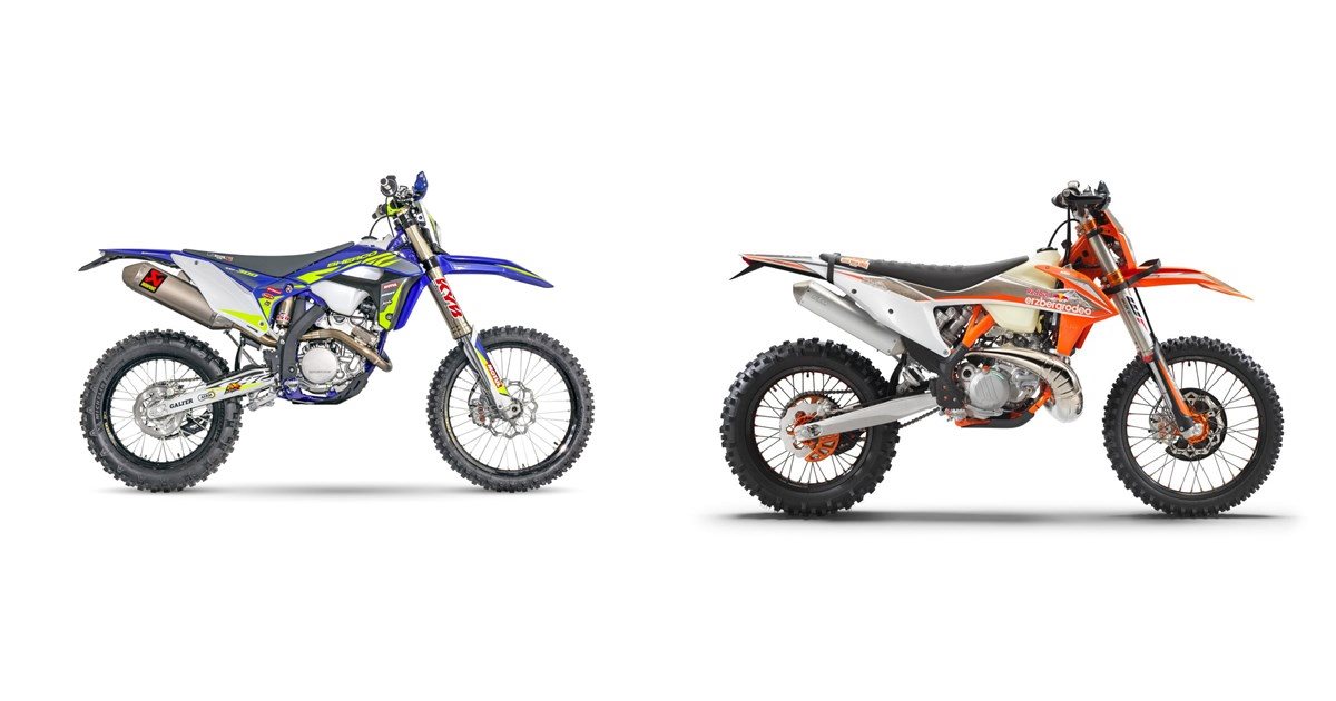 Motorrad Vergleich Sherco 300 SE Factory 2022 vs. KTM 300 EXC TPI Erzberg Edition 2022