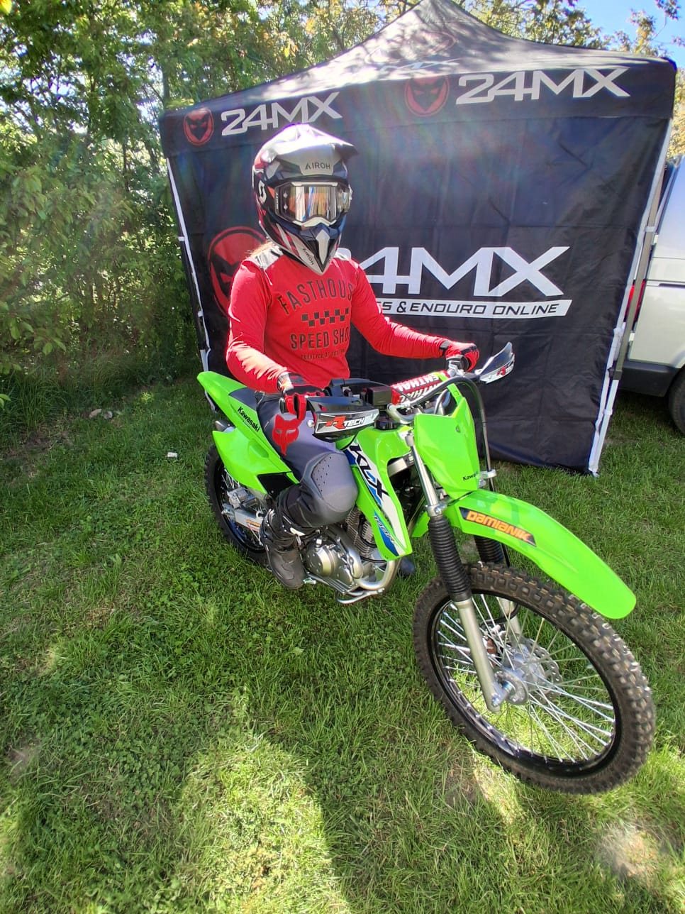 Übergabe einer Kawasaki KLX 140