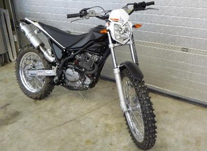 Umgebautes Motorrad Beta Alp 200 4 T von Bräuer Motorradsport KG ...