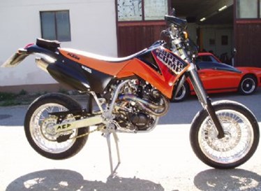 Umgebautes Motorrad KTM 625 SC Supermoto von Charger68 - 1000PS.at