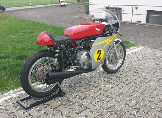 Umgebautes Motorrad Honda RC 181 von Motorrad Wagner - 1000PS.at