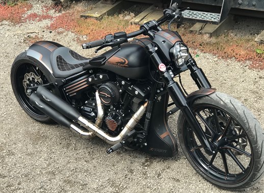 Umgebautes Motorrad Harley-Davidson Softail Breakout 114 FXBRS von X ...