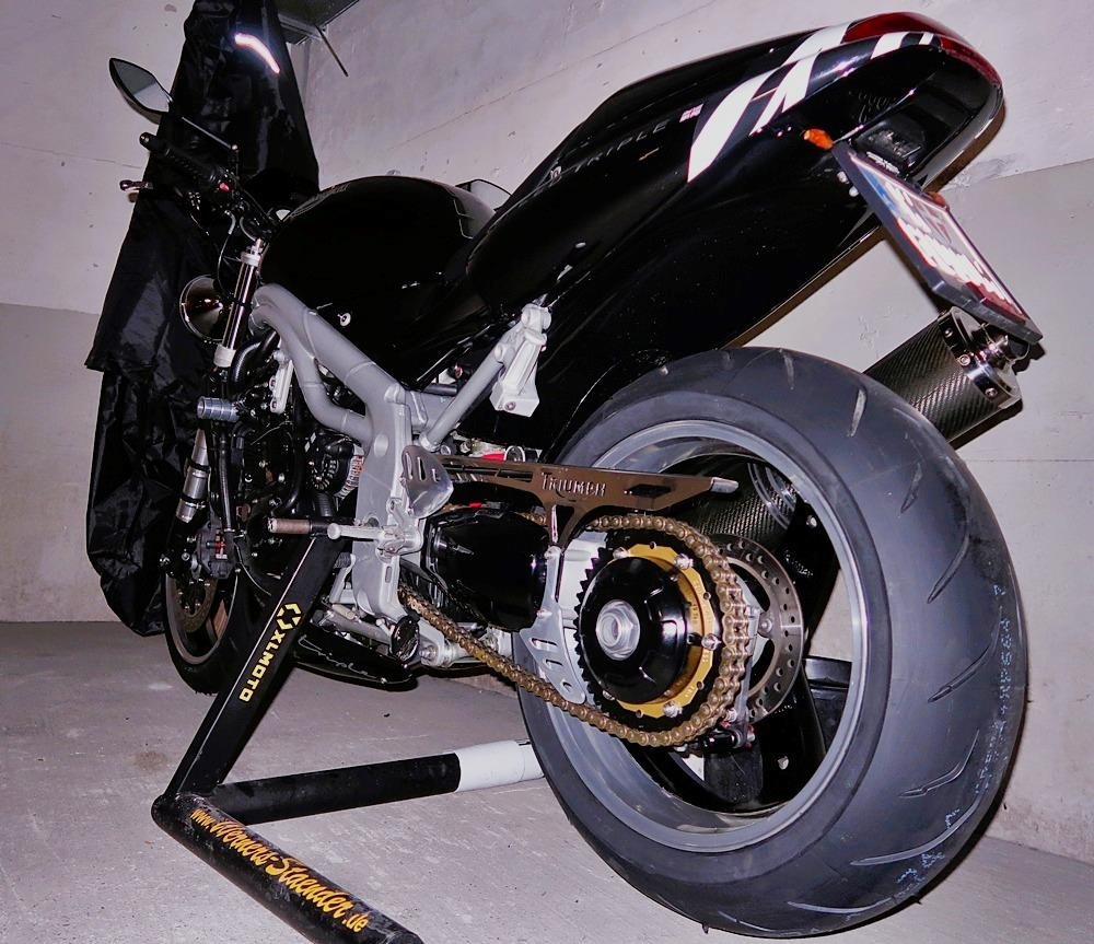 Umgebautes Motorrad Triumph Speed Triple 955i von scubacharly - 1000PS.at